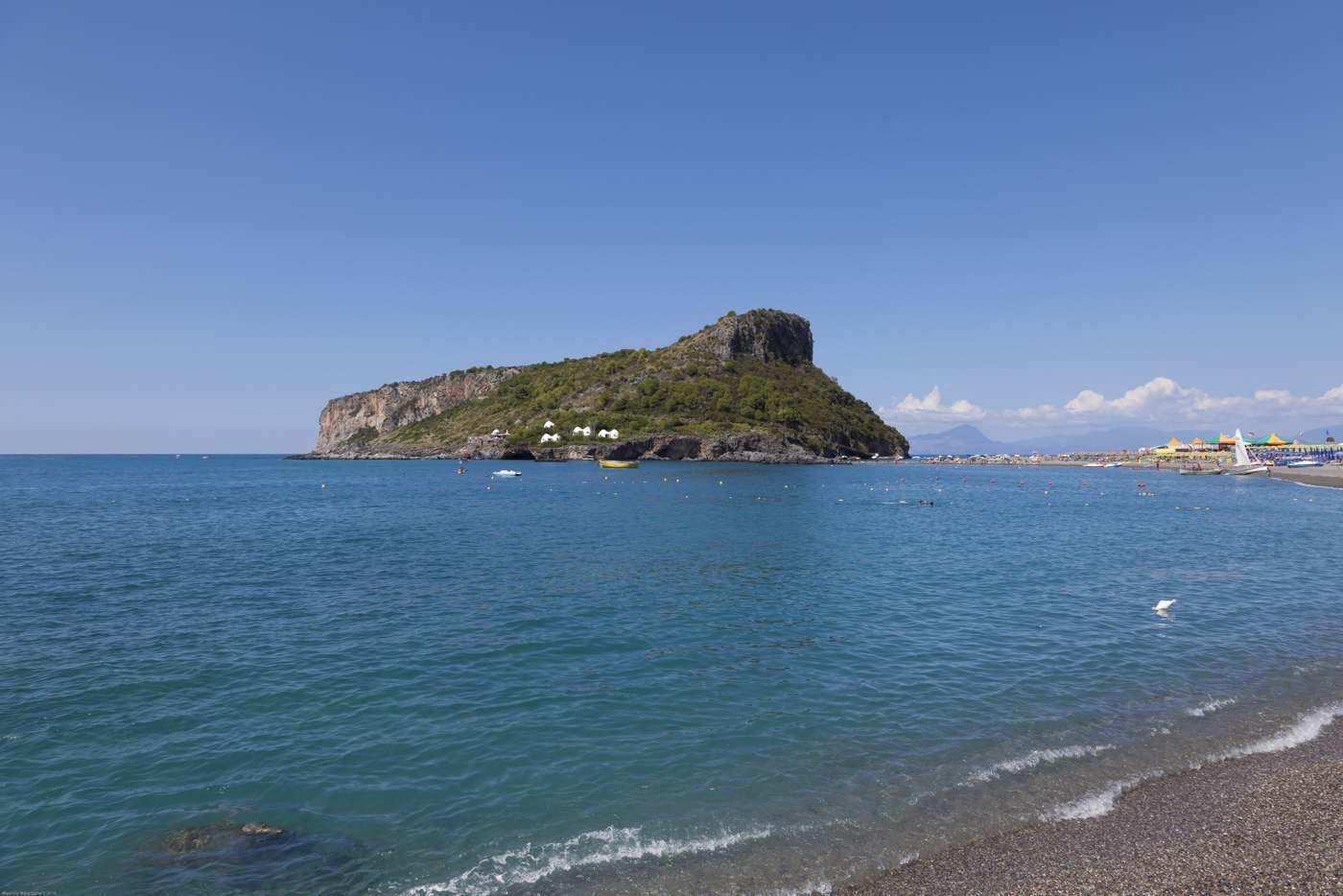 Vacanze al mare in Calabria? Benvenuti a Praia a Mare, Bandiera Blu ...